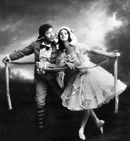Pianos and violins in the ballet class - Jonathan Still, ballet pianist